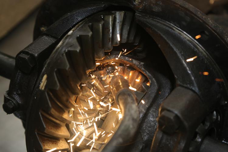 How to Weld a Differential | Welded Diff vs Open Diff | Lincoln Locker ...
