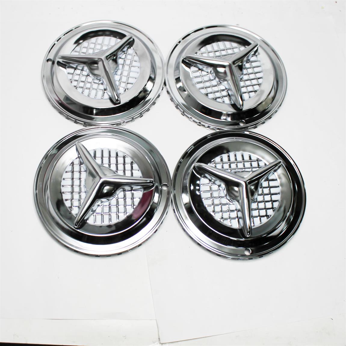 Garage Sale - Tri-Bar Spinner Style 14 Inch Wheel Covers, Set/4
